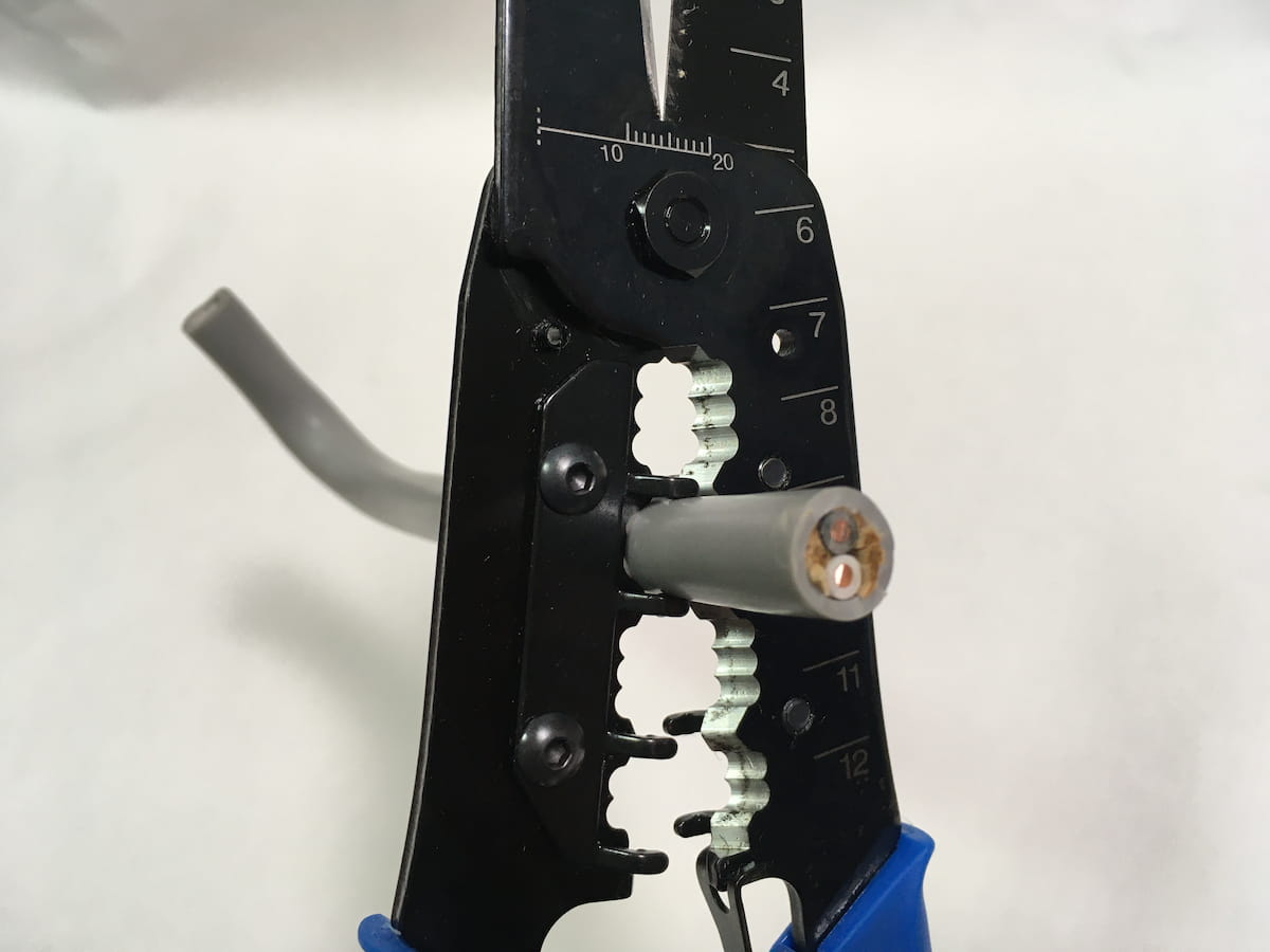 VVFストリッパーを使ったVVRケーブルの剥き方 - やったことブログ