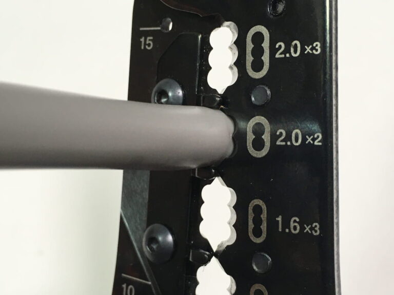 VVFストリッパーを使ったVVRケーブルの剥き方 - やったことブログ